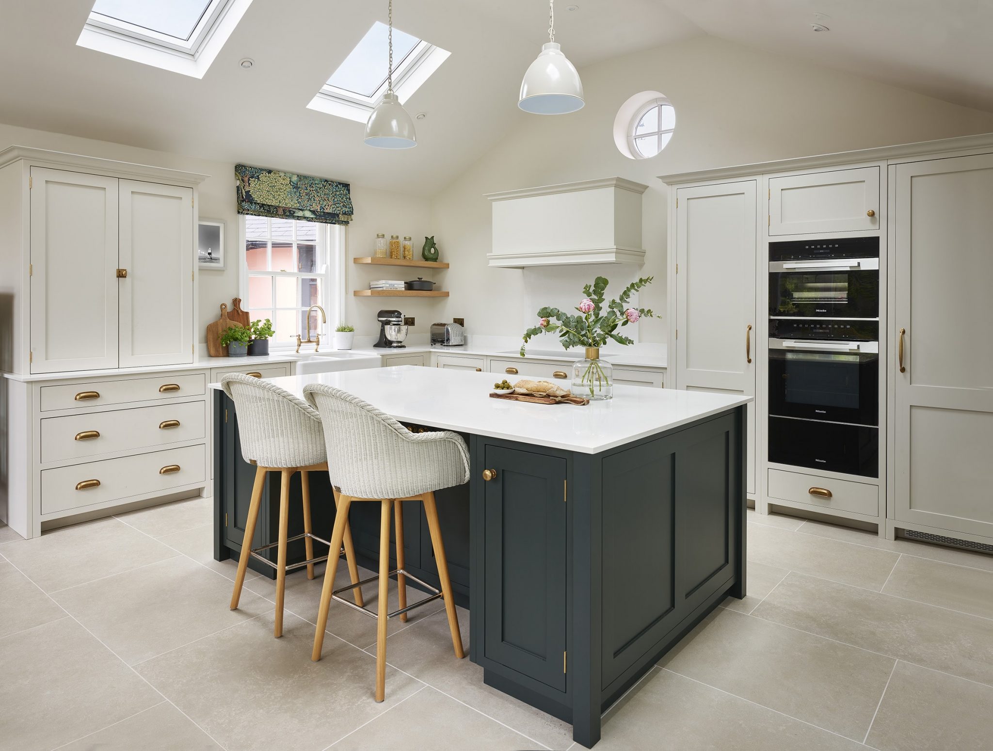 HOLKHAM | Classic Shaker Style Kitchen | Davonport Kitchen
